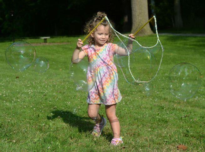 Bopping around with bubbles | Sandusky Register Children participate in ... Bopping around with bubbles | Sandusky Register Children participate in ...