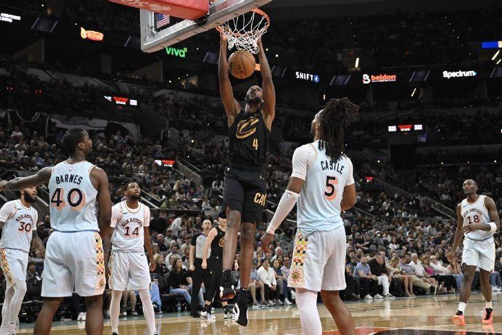 Mitchell, Mobley help Cavaliers beat Spurs 114-113 | Sandusky Register Donovan Mitchell had 26 ...