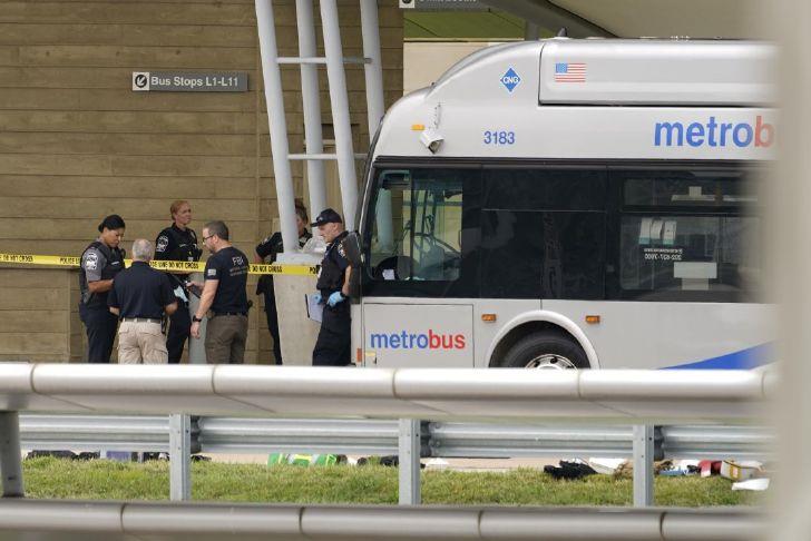 Officer dead, suspect killed in violence outside Pentagon | The Courier ...