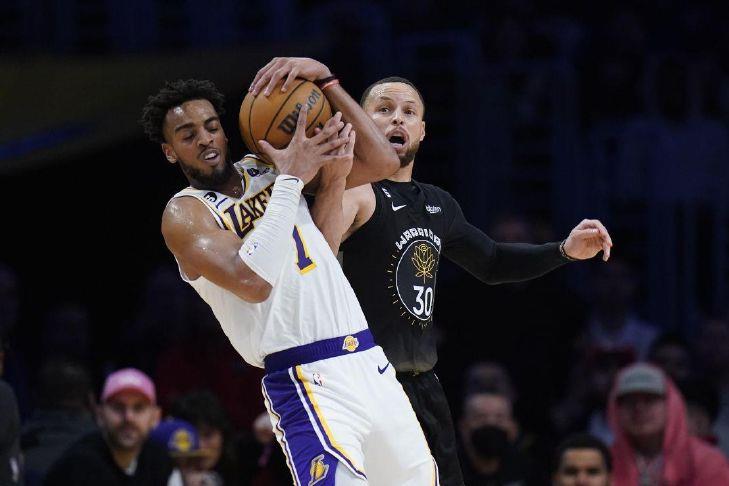 Steph Curry Battles Through Rust and Delivers a Clutch 4th-Quarter ...
