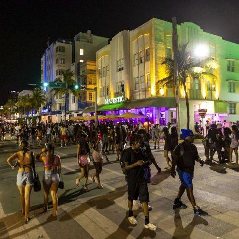 Miami Beach struggles with spring break violence, big crowds | The ...