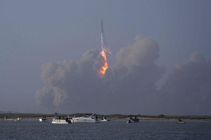 Giant SpaceX rocket explodes after launch | Review Times Lifted off ...