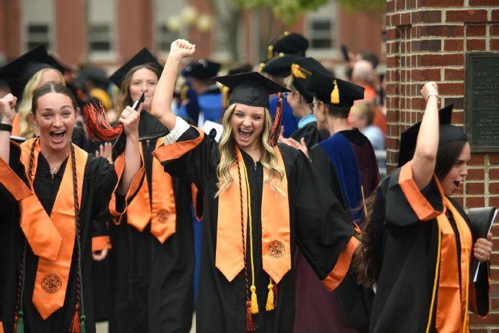 Under the arch, over the moon | The Courier The University of Findlay ...