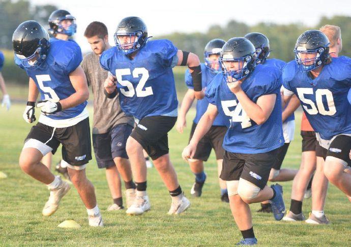 Royal greeting | The Courier A picture from Wednesday's Elmwood ...