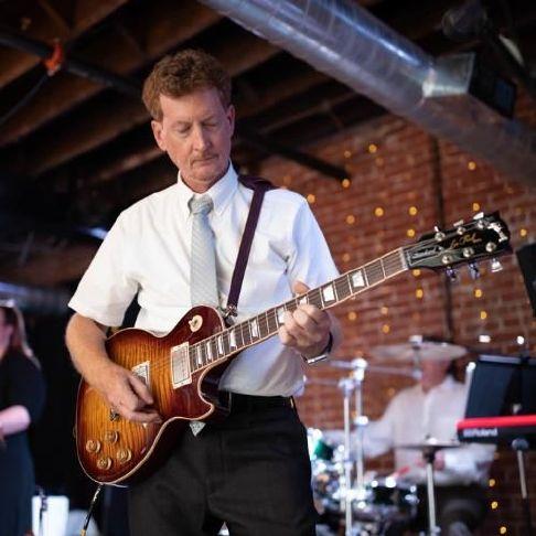 Paul Lilly receives 2025 Artisan Guitar Show Bucky Pizzarelli award ...