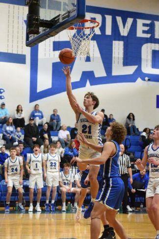 Haley, Falcons edge Elmwood | The Courier Boys basketball roundup