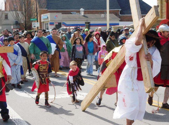 Jesus carries the cross | Norwalk Reflector Live Stations of the Cross ...
