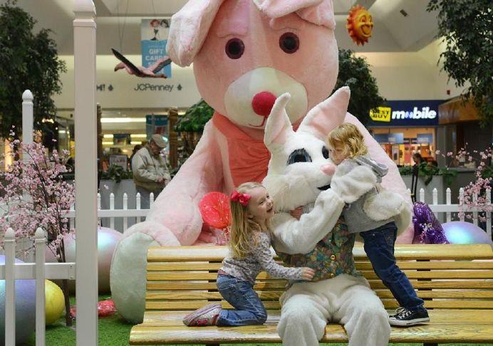 Easter Bunny visits Sandusky Mall | Sandusky Register This weekend's ...