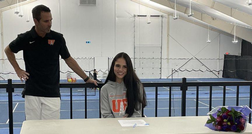 Emma Lynch signs to University of Findlay for tennis | Sandusky ...