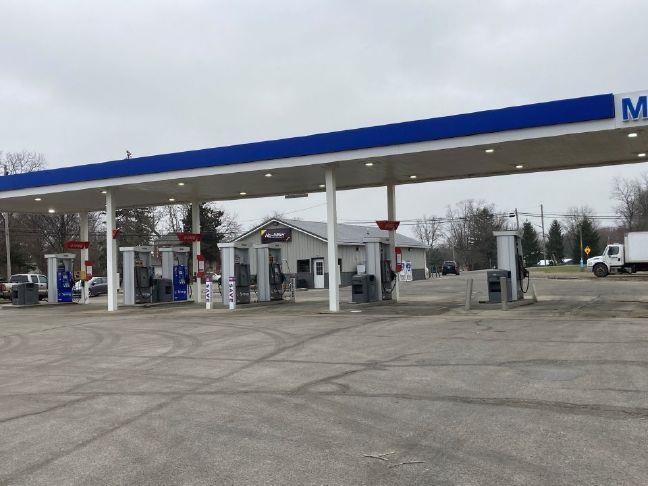 Deputies arrest suspected robbers | Norwalk Reflector Two people are ...