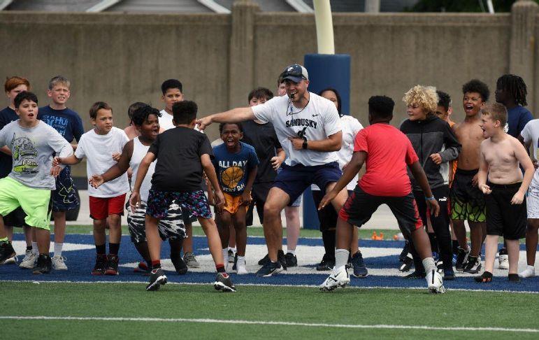 Sandusky youth camp gives kids chance to play with Blue Streaks ...