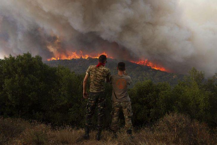 More than 600 firefighters struggle with wildfires in Greece | Norwalk ...