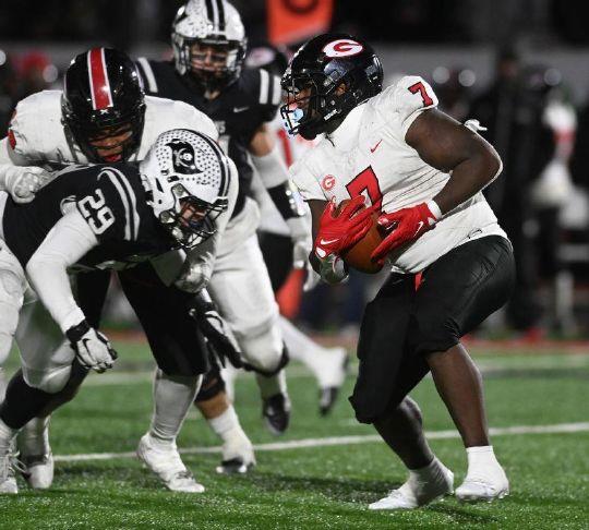 Glenville's D'Shawntae Jones runs past Pirates | Sandusky Register ...