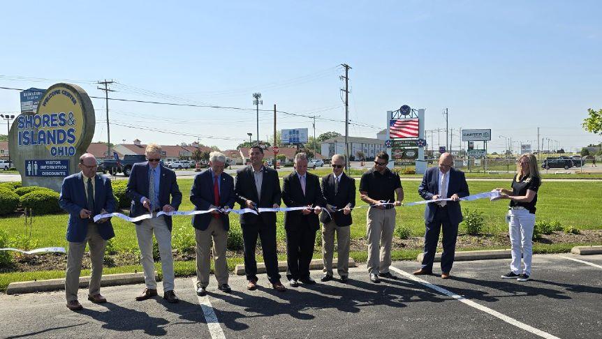 Recognizing the roundabout | Sandusky Register Officials gather for ...