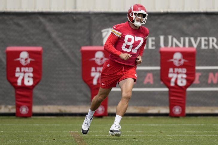 Pop and power: Travis Kelce wins home run contest | Norwalk Reflector ...