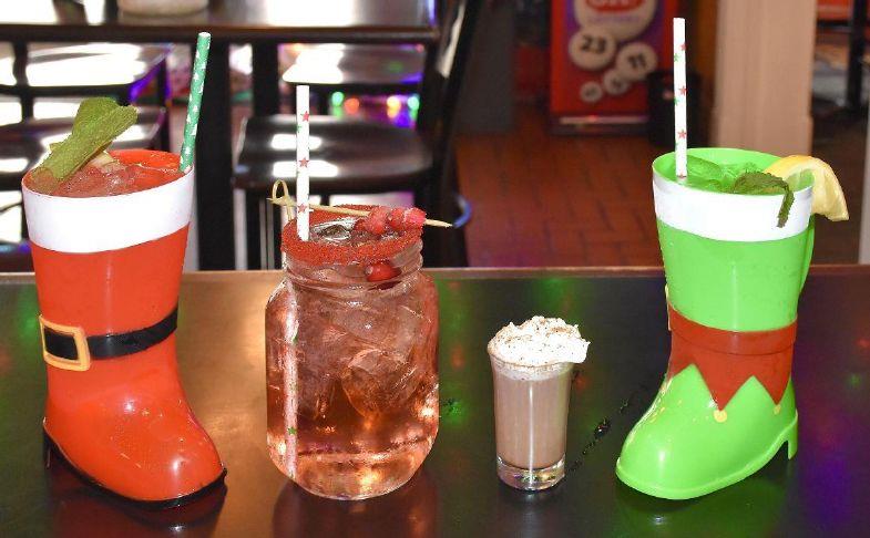 Plenty of pop-up holiday bars | Sandusky Register People can eat, drink ...