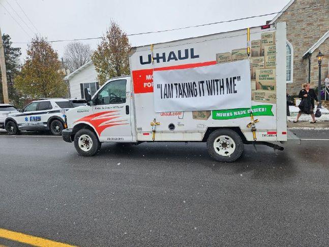 Local man gets his last laugh | Sandusky Register U-Haul in funeral ...