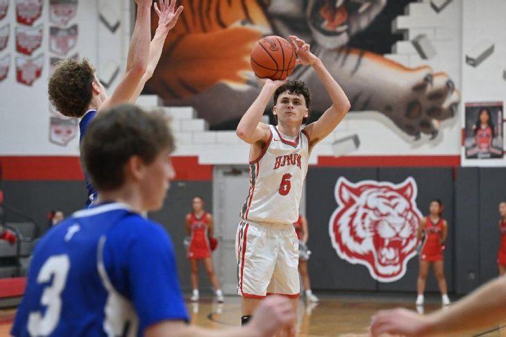 PHOTOS: Huron vs. Tiffin Calvert boys basketball | Sandusky Register ...