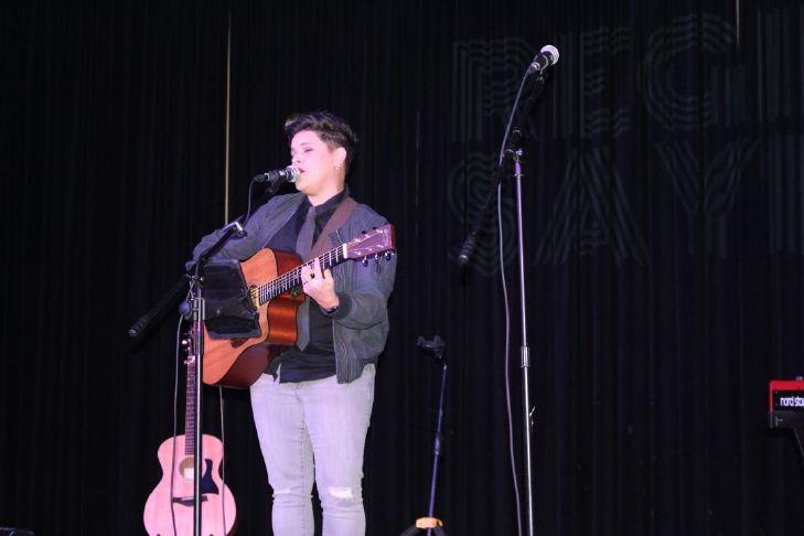 Back in town | Advertiser-Tribune Tiffin-native, singer-songwriter home