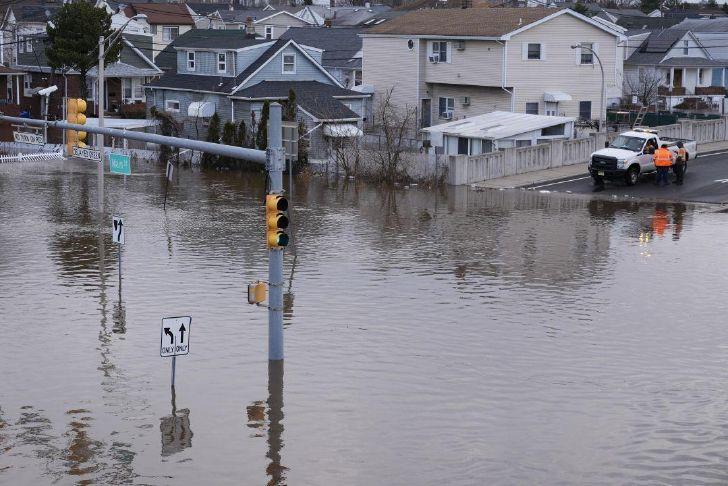 East Coast residents struggle with flooding, power outages | Norwalk ...